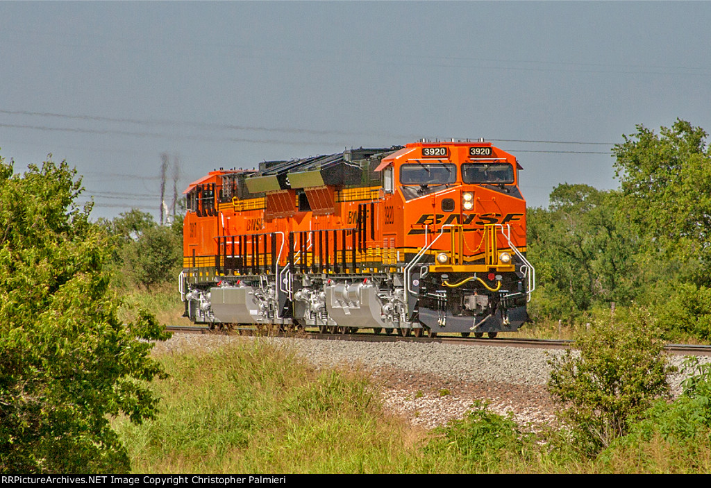 BNSF 3920 and BNSF 3917